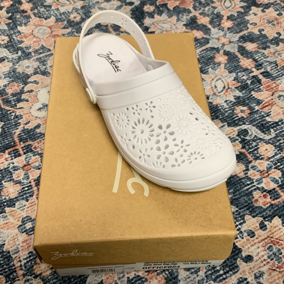 Zodiac | Shoes | Zodiac Swivel Strap Clogs Qvc Shoes New White | Poshmark